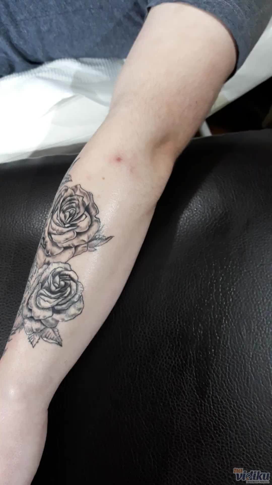 video Totovaža RUŽA NA RUCI - Miki Tattoo Art, Rakovica, Beograd